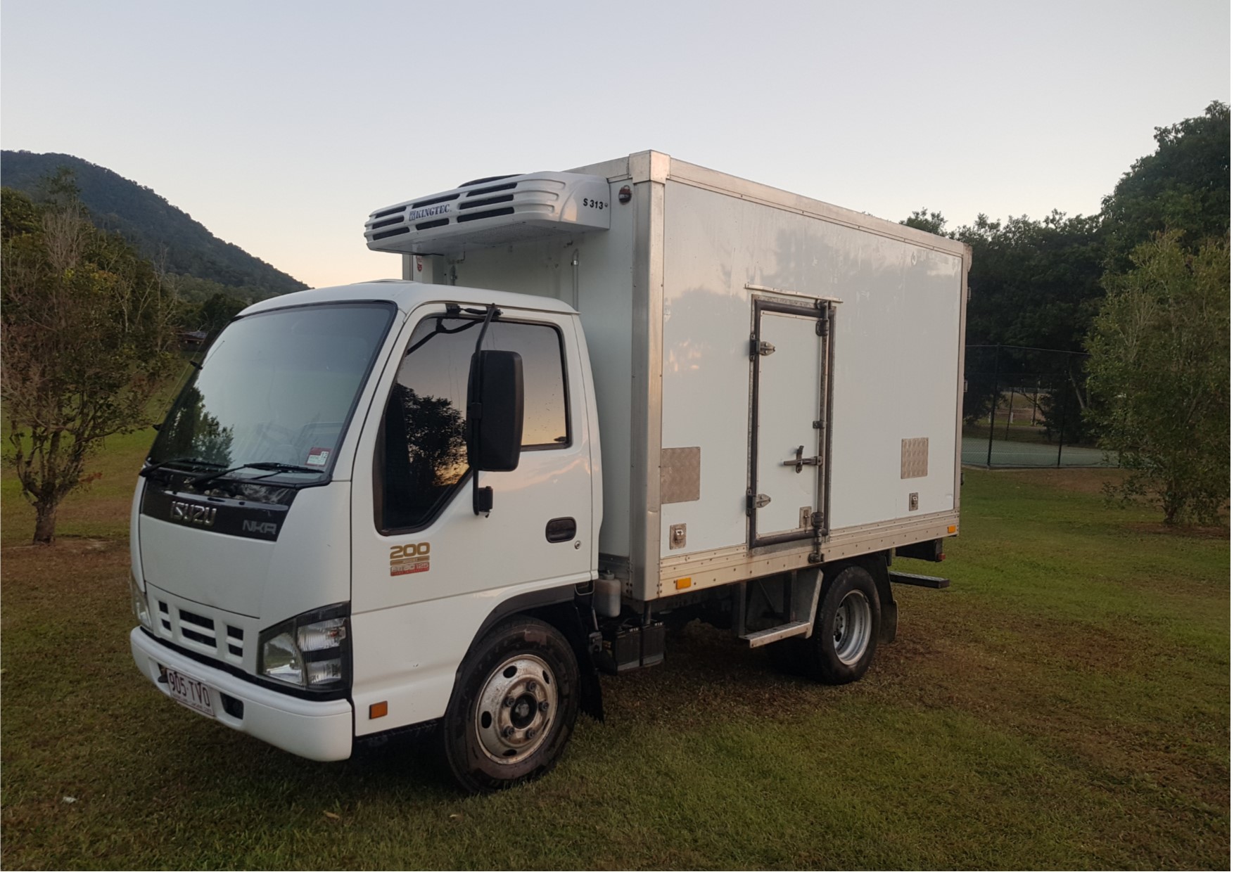 2007 ISUZU NKR 200 REFRIGERATED TRUCK - JTW5007750 - JUST TRUCKS